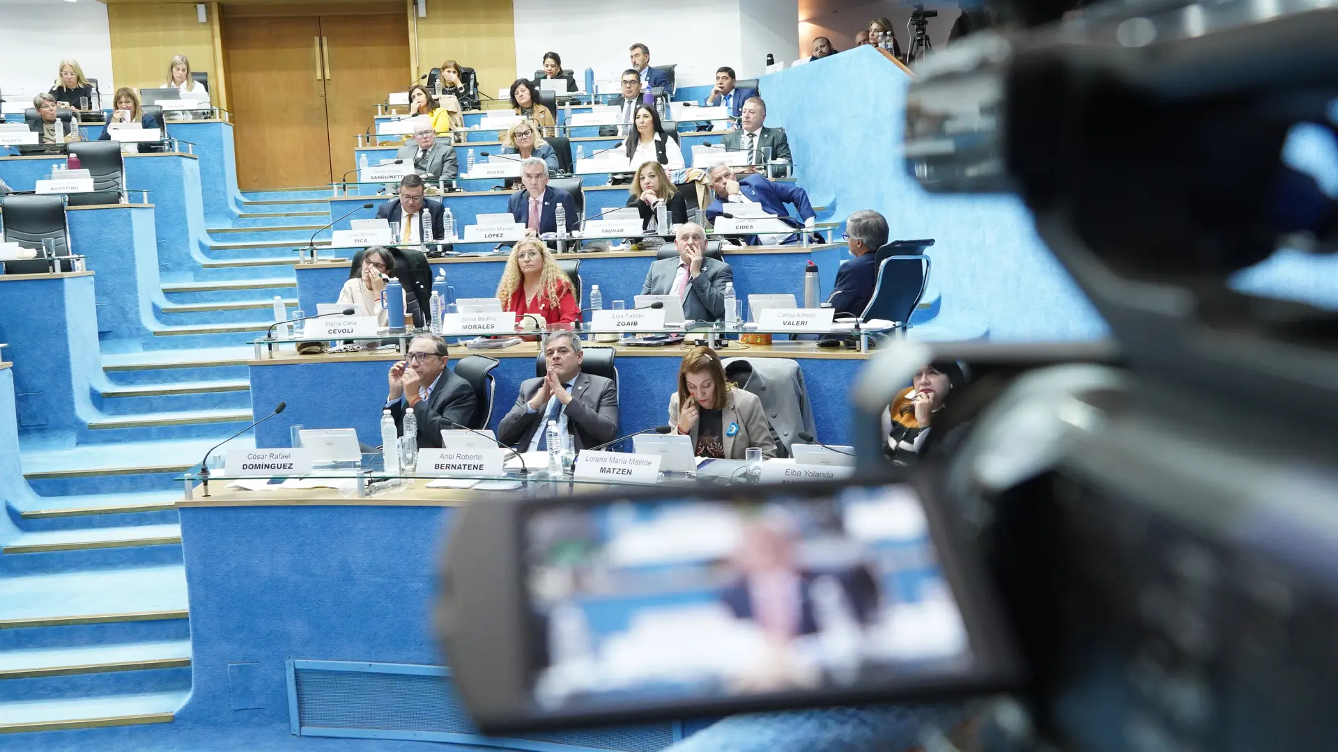 Sanción histórica para reconocer derechos a retirados de Policía y SPP ...